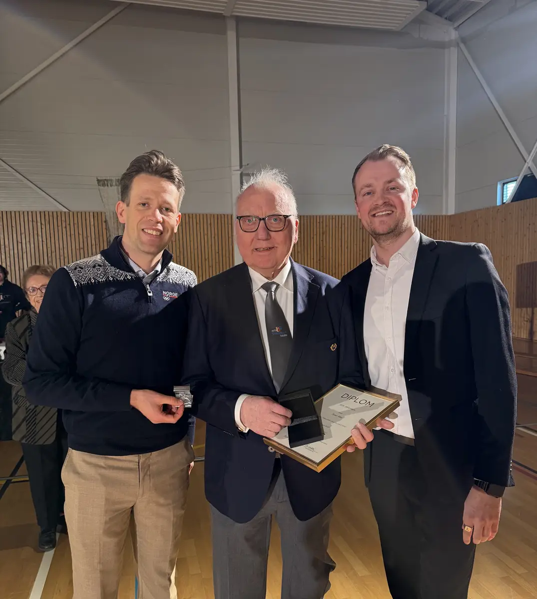 Trond Harr hedret med NIFs hederstegn